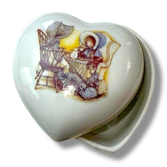 Holly Hobbie | Other | Vintage Hollyhobbie Genuine Porcelain Heart ...